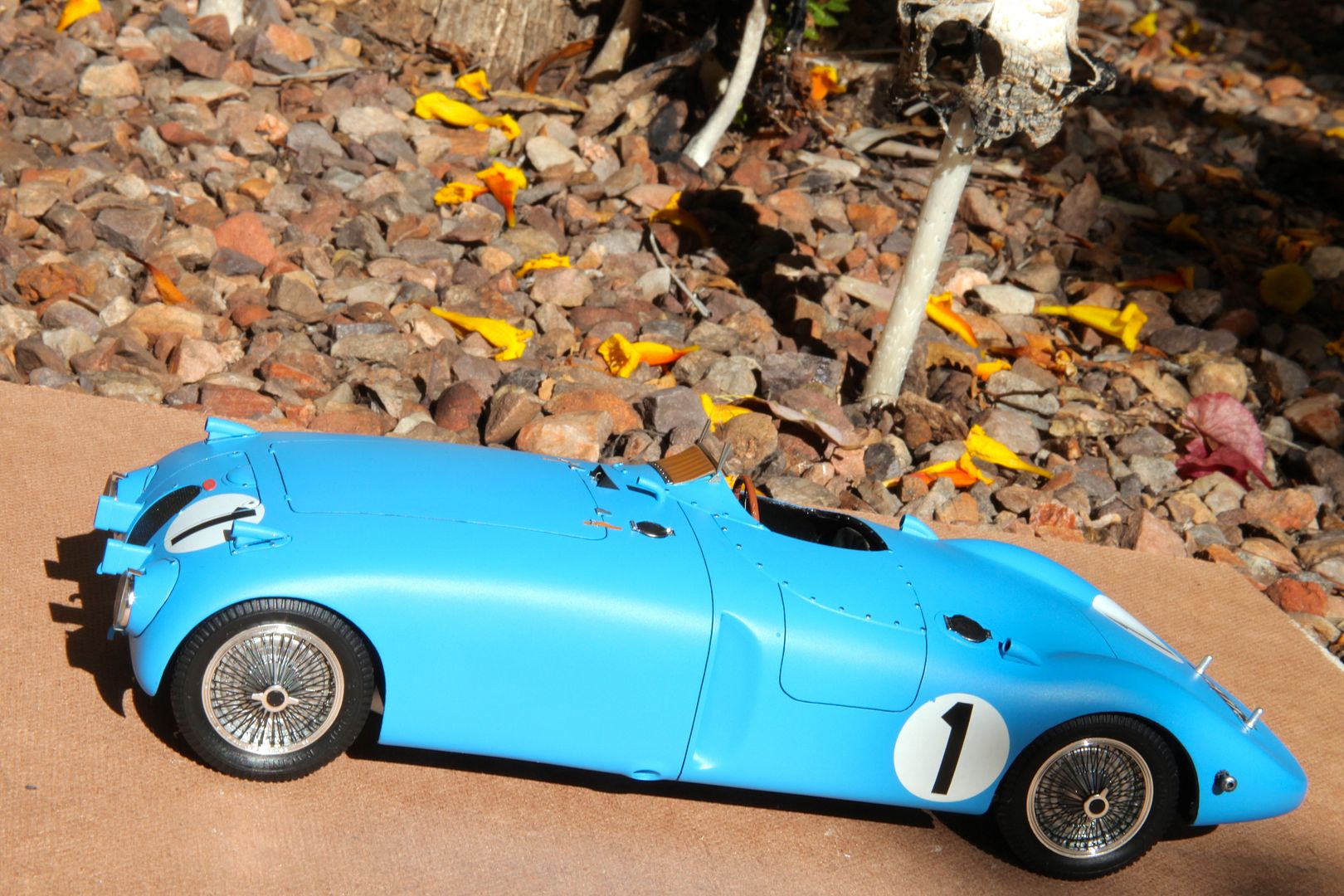 Bugatti 57C Tank - 1939 Le Mans winner by Spark | DiecastXchange Forum