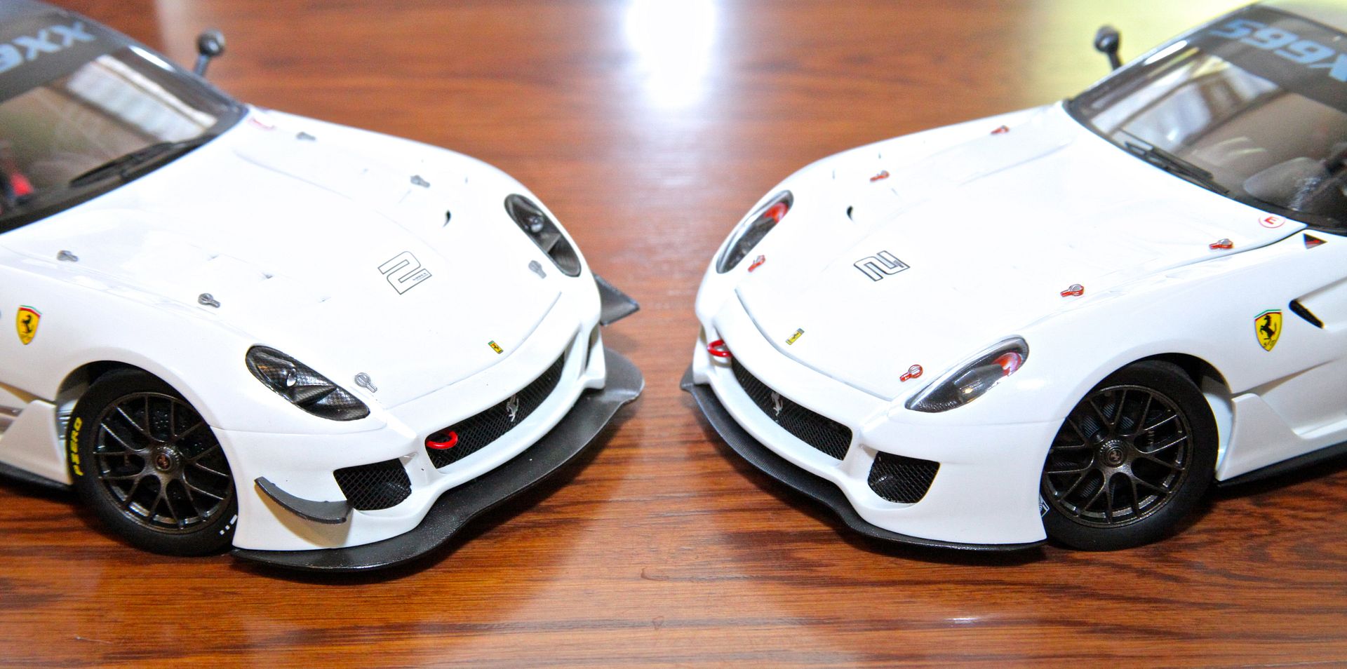 Ferrari 599XX vs Ferrari 599XX EVO - DiecastSociety.com